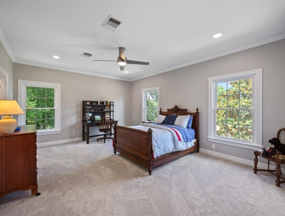 Single Hung vs Double Hung Windows: Which is Right for You?